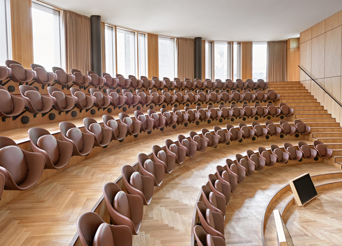 Cases - Axel Towers | Montana Furniture