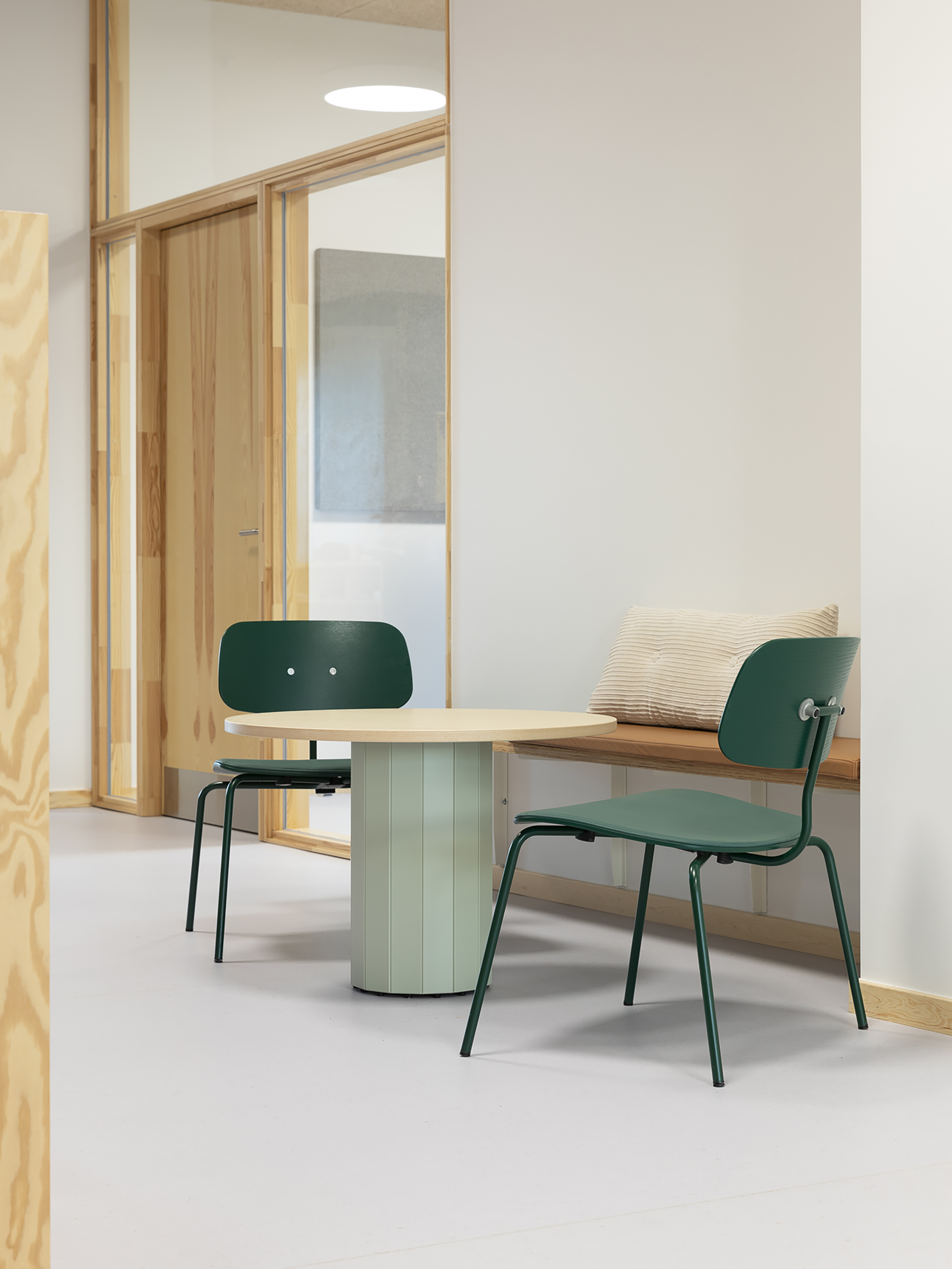Cases – Damhusengens Skole | Montana Furniture