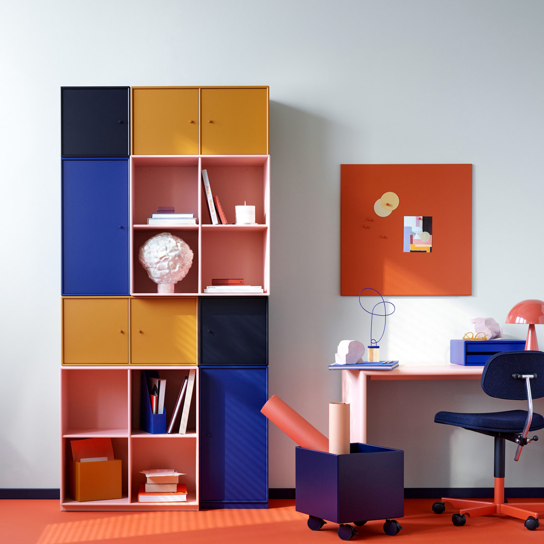 RIPPLE II – Vitrineskab | Montana Furniture